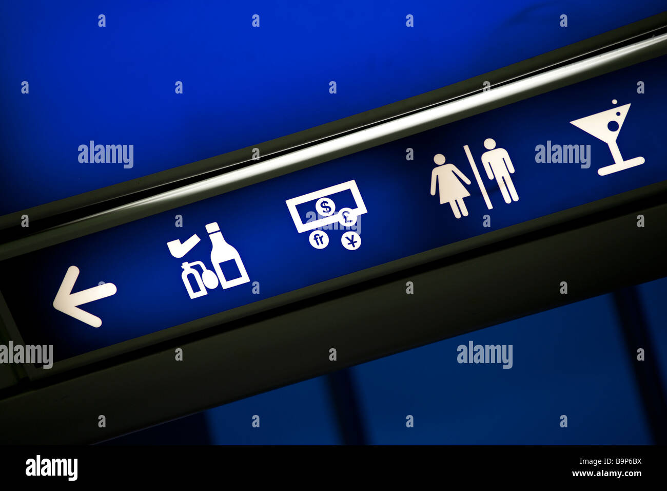 Manchester airport sign hi-res stock photography and images - Alamy