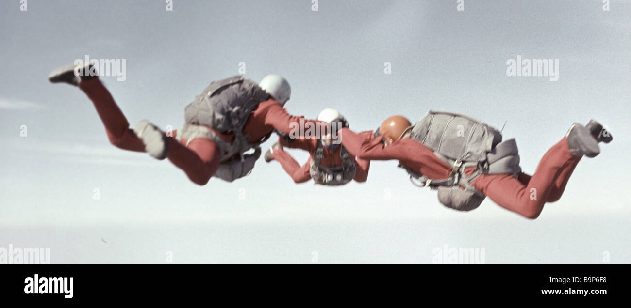 Parachutists performing group dive Stock Photo - Alamy