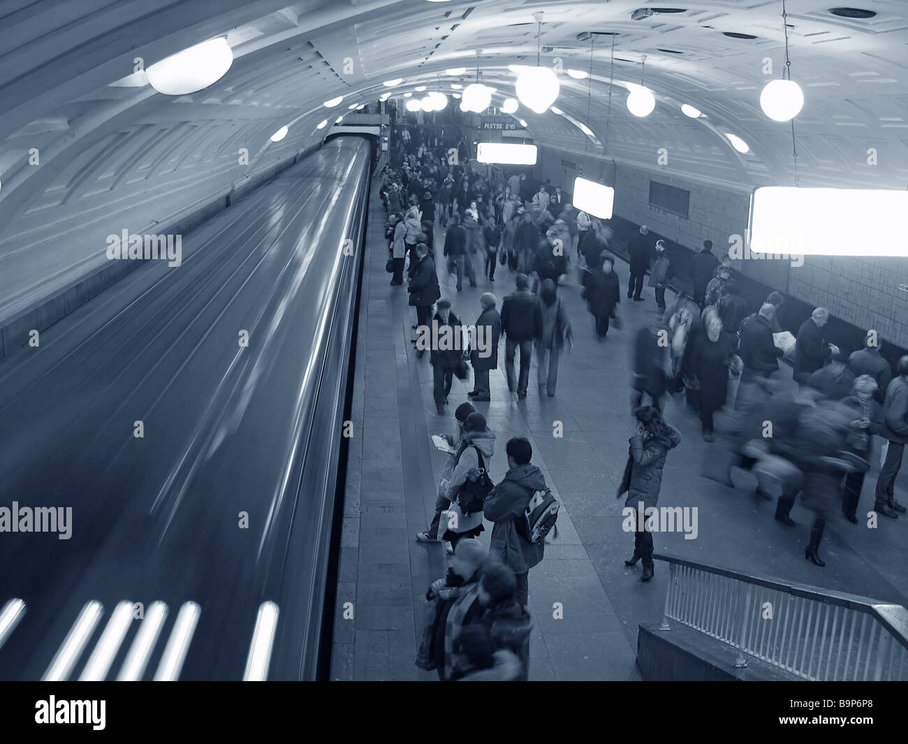 Arriving at work, crowd hi-res stock photography and images - Alamy