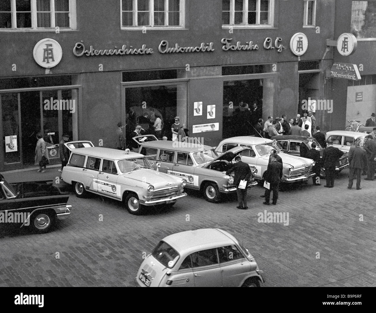 Visitors of the Soviet VOLGA cars show in Belgium Stock Photo - Alamy