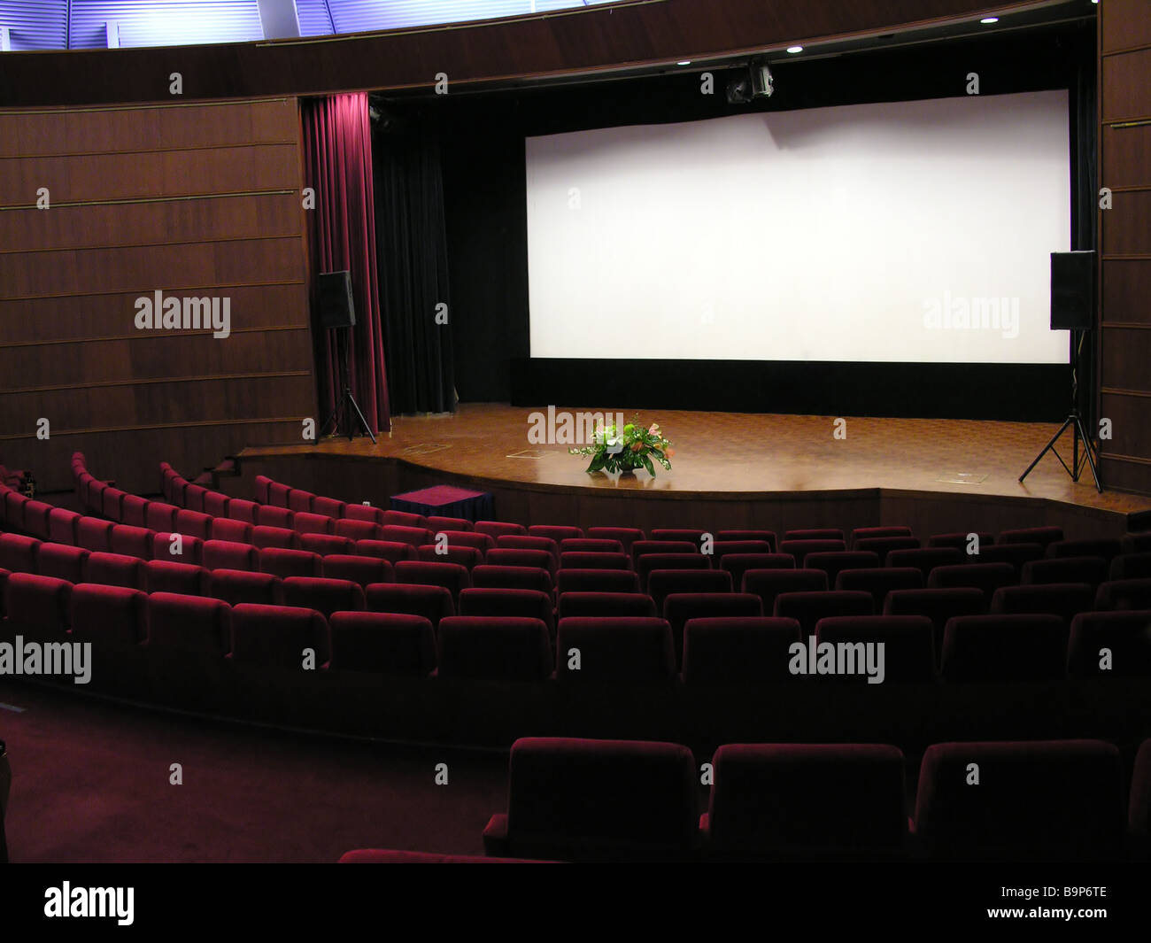 Empty play stage home hi-res stock photography and images - Alamy