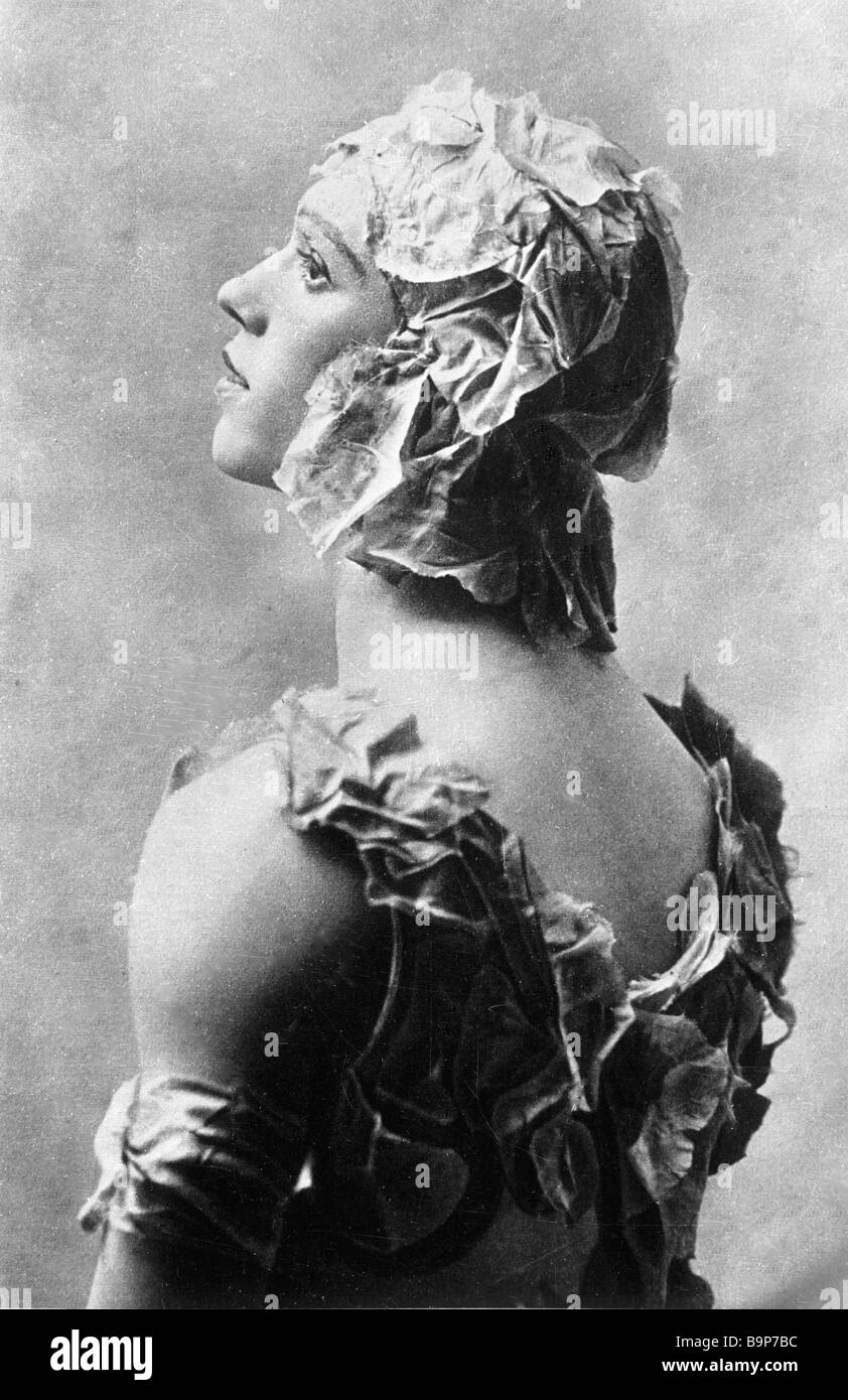 Vaslav Nijinsky in the ballet Spectre de la Rose Stock Photo - Alamy