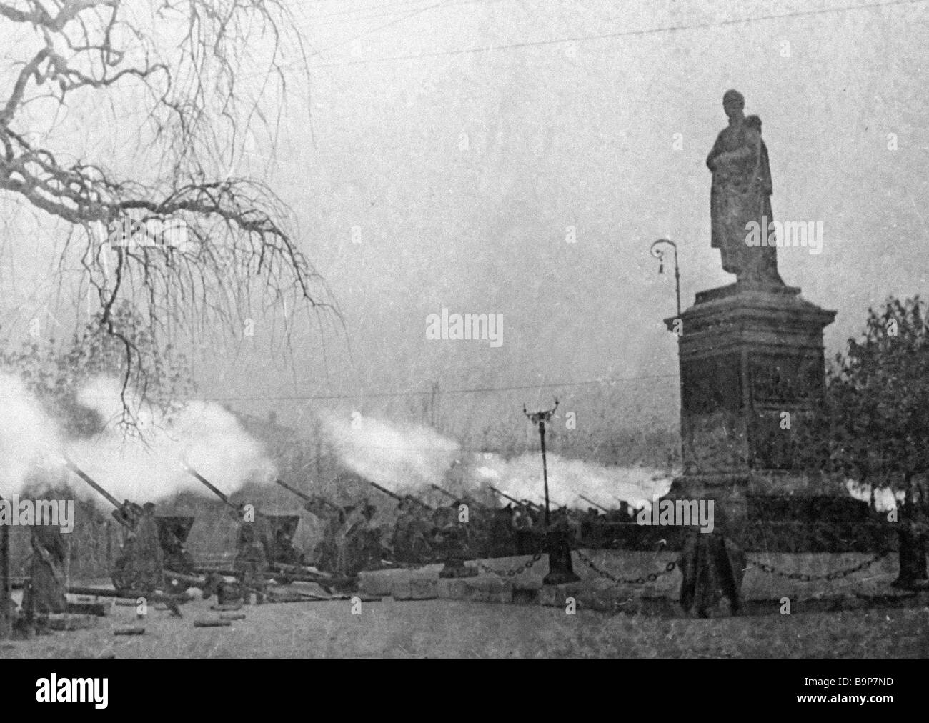 Soviet soldiers firing an artillery salute to celebrate the liberation ...
