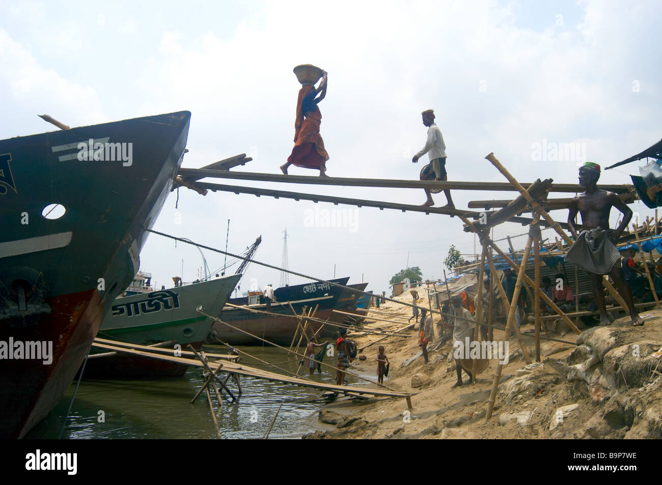 sand unload boats hard labor work Stock Photo - Alamy