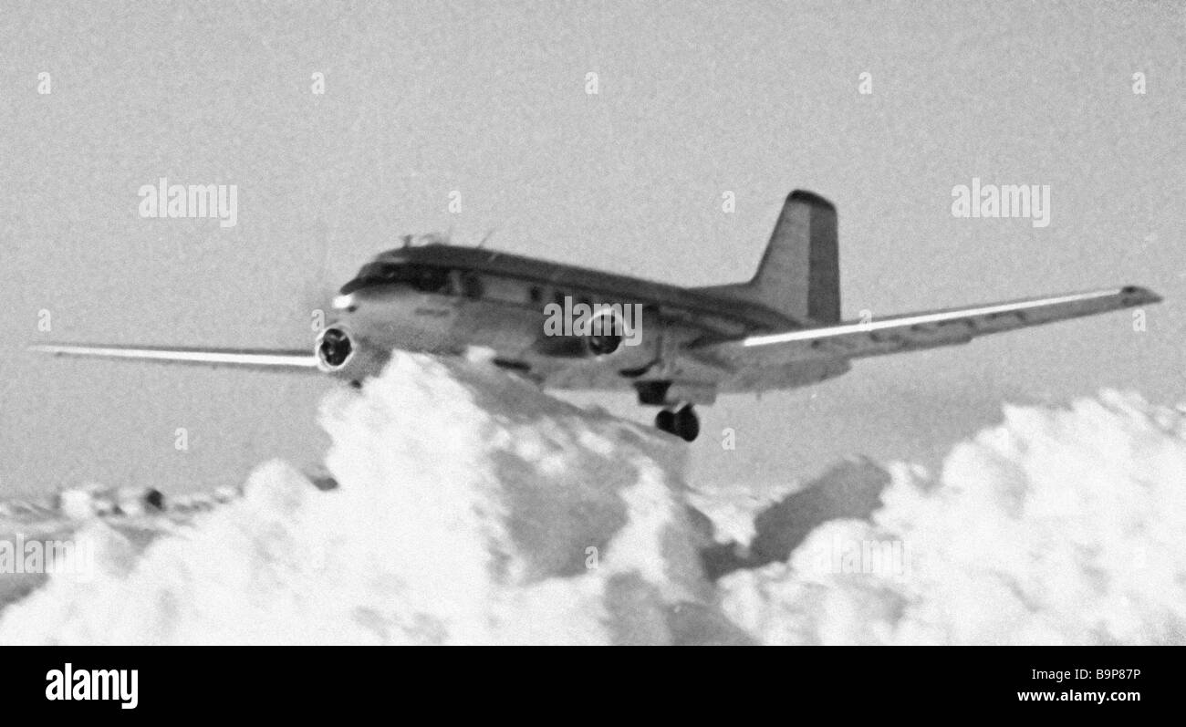 A polar aviation airplane in the Arctic Stock Photo - Alamy