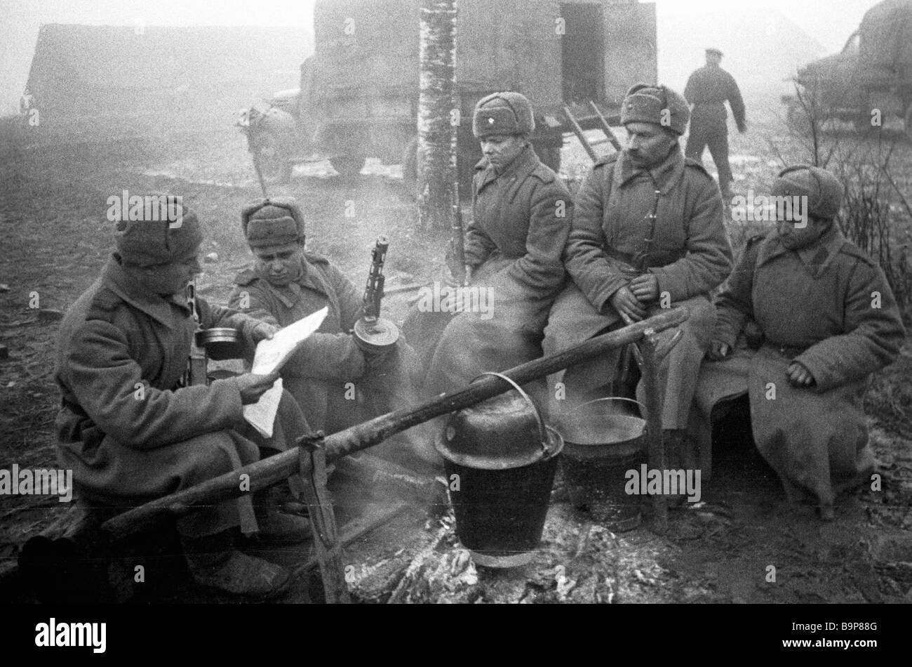 Soldiers Cooking High Resolution Stock Photography and Images - Alamy