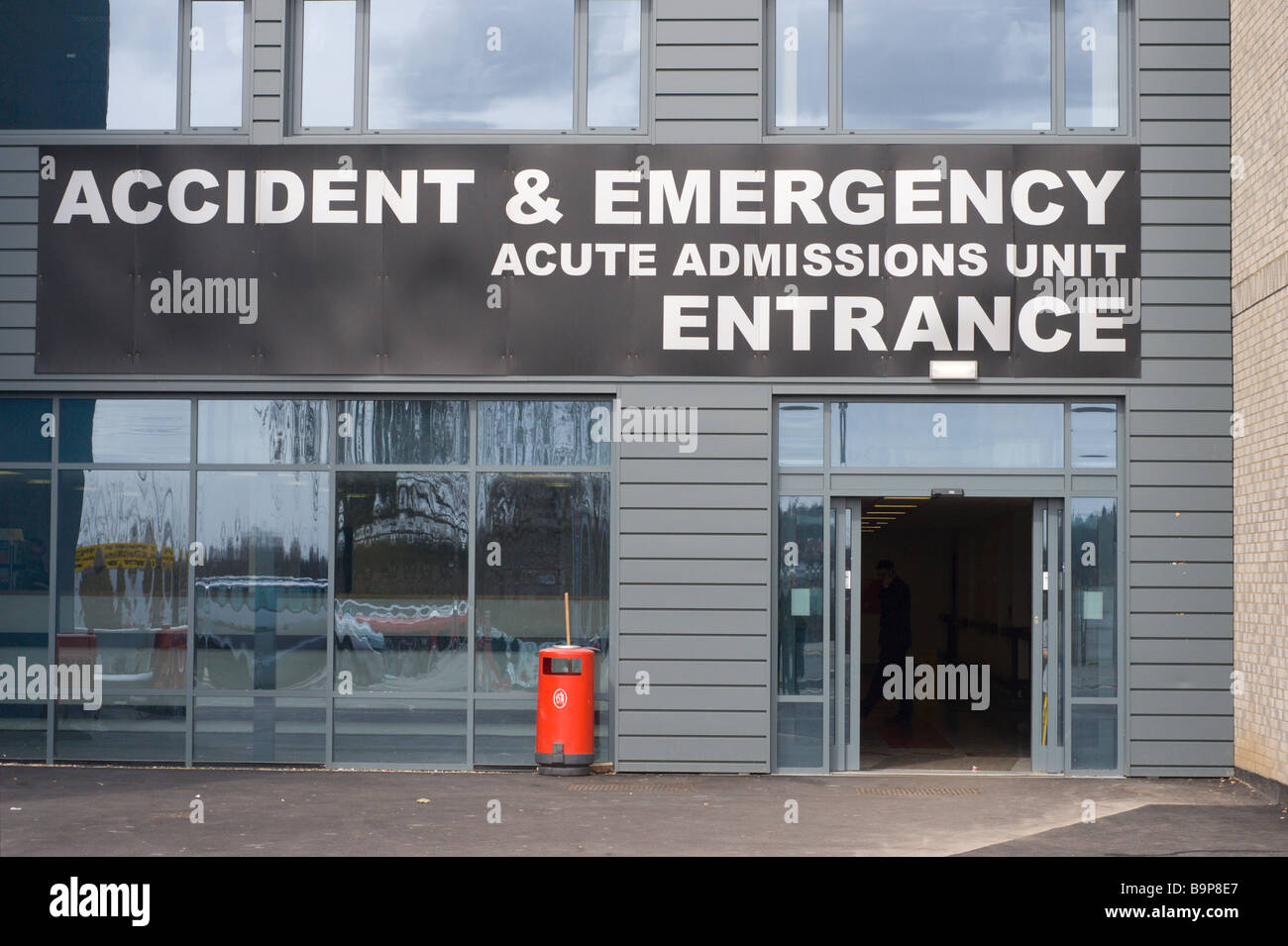 Emergency entrance hi-res stock photography and images - Alamy