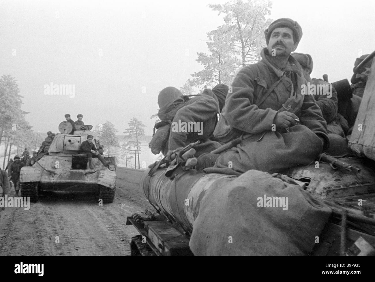 Tanks moving to a battle position to the west of Kiev Stock Photo - Alamy