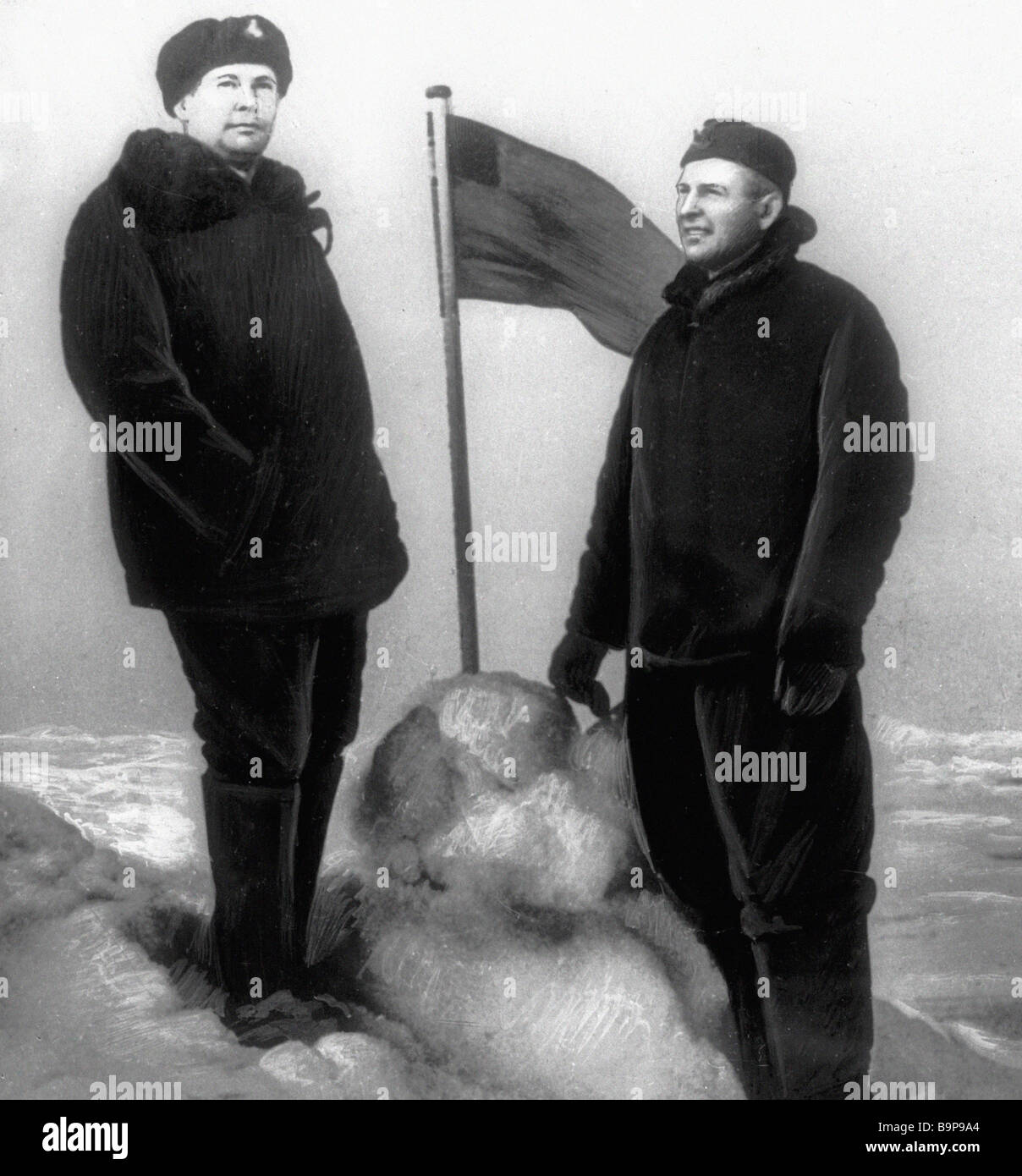 The nuclear powered submarine Leninsky Komsomol at the North Pole with ...