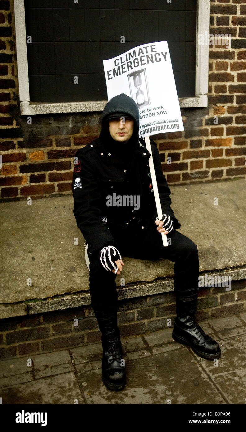 Demonstrator with placard hi-res stock photography and images - Alamy