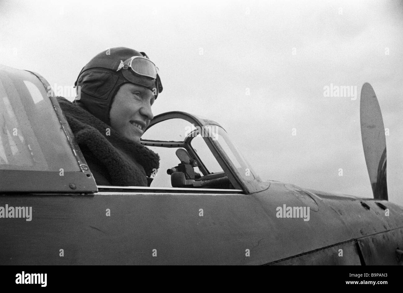 A pilot in his cabin Stock Photo - Alamy