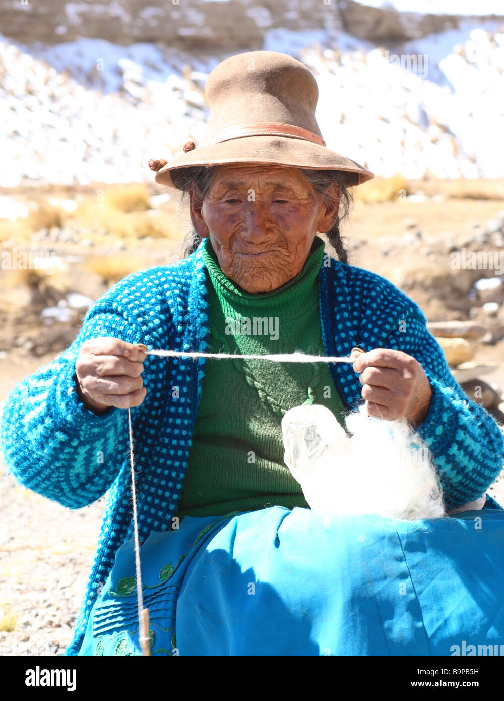 Peruvian woman old woman hi-res stock photography and images - Alamy