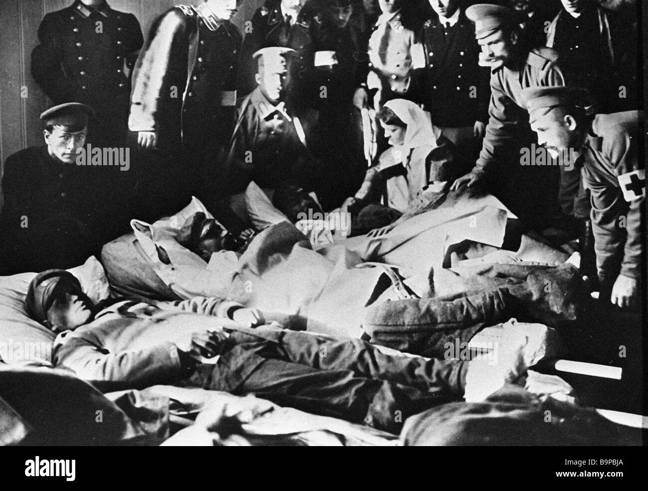 Wounded World War One soldiers in the Geography Society hospital Stock ...