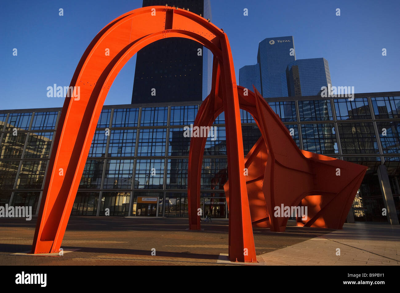 Alexander calder red stabile sculpture hi-res stock photography and ...