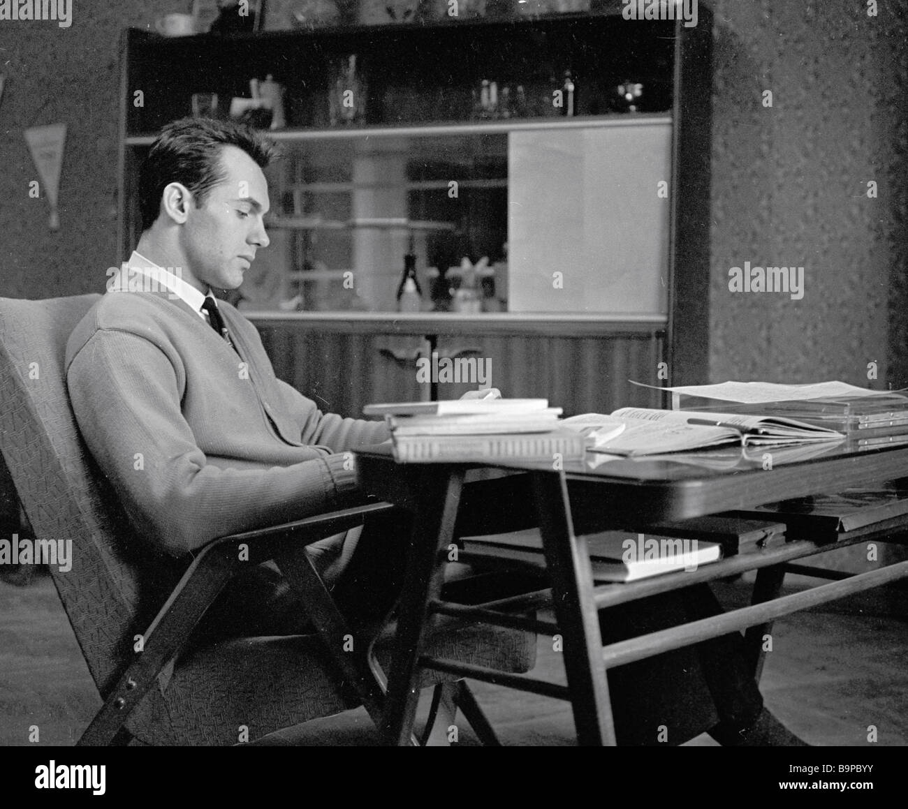 Valeri Brumel Olympic and world high jumping champion doing his college ...