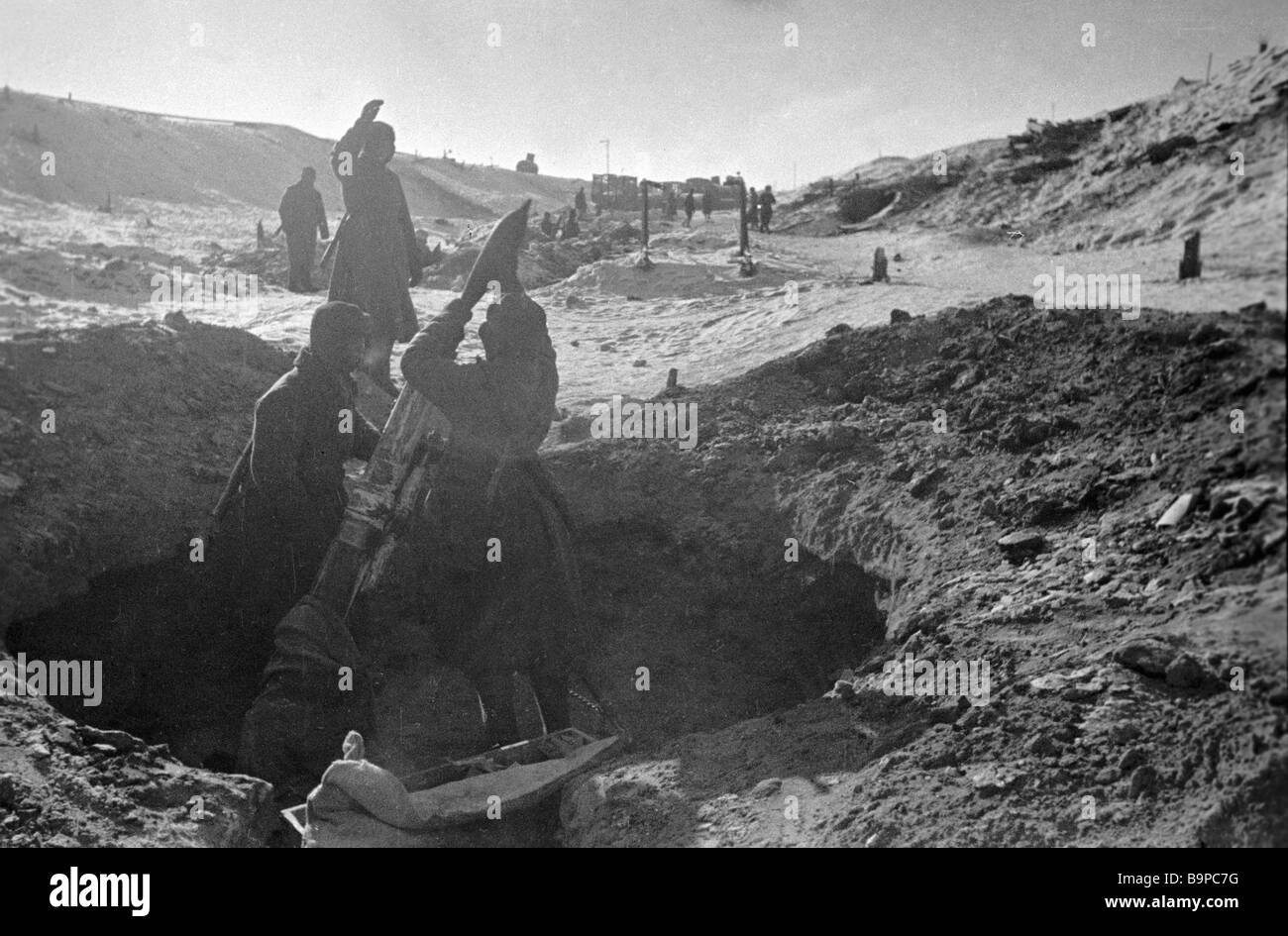 A mortar detachment getting ready for a battle, Stalingrad, Russia ...
