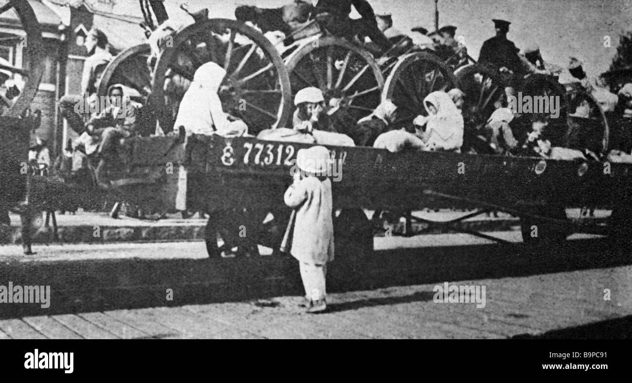Transporting military units and refugees during the retreat from ...
