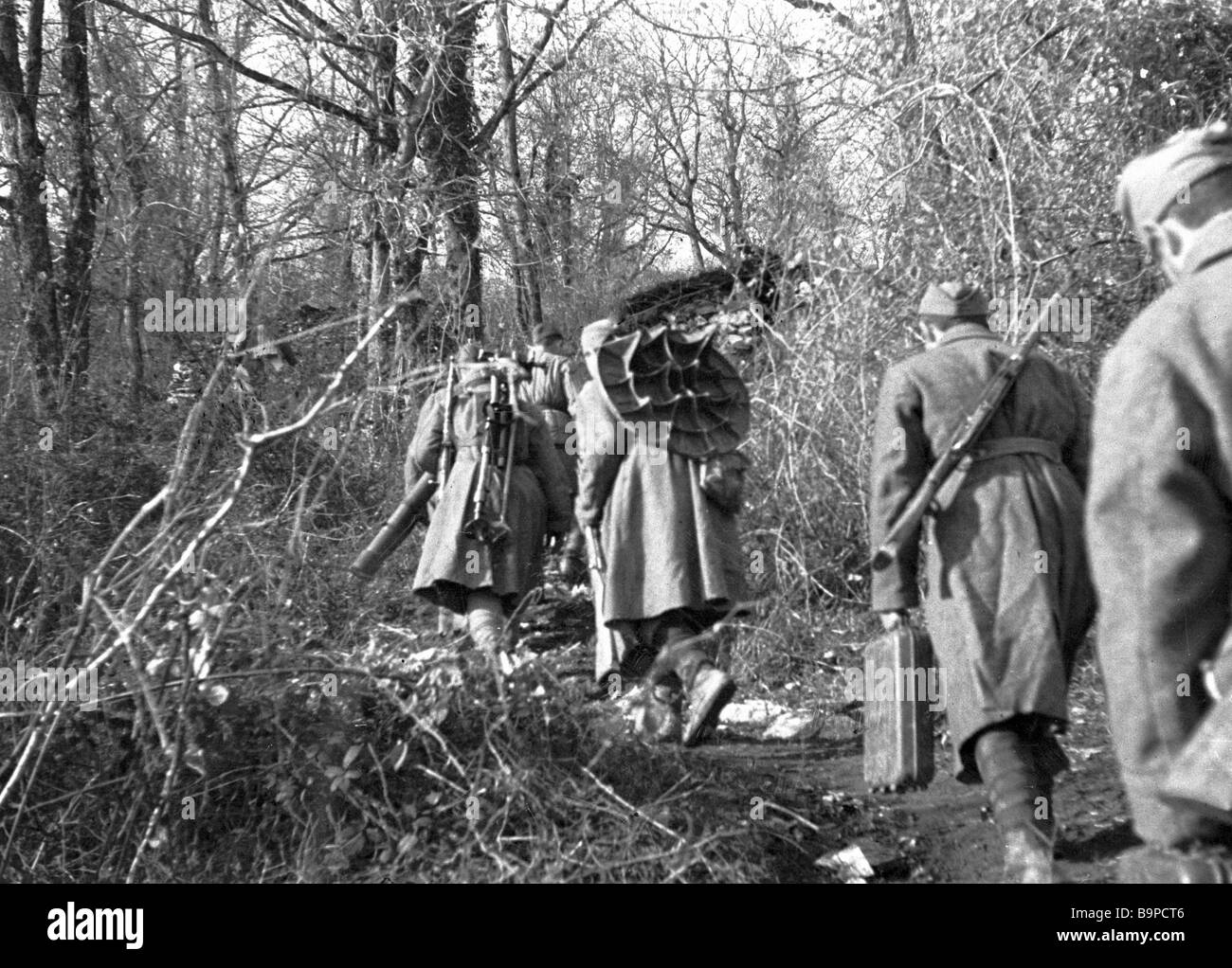 Mortar gunners changing position to the north east of Tuapse Stock ...