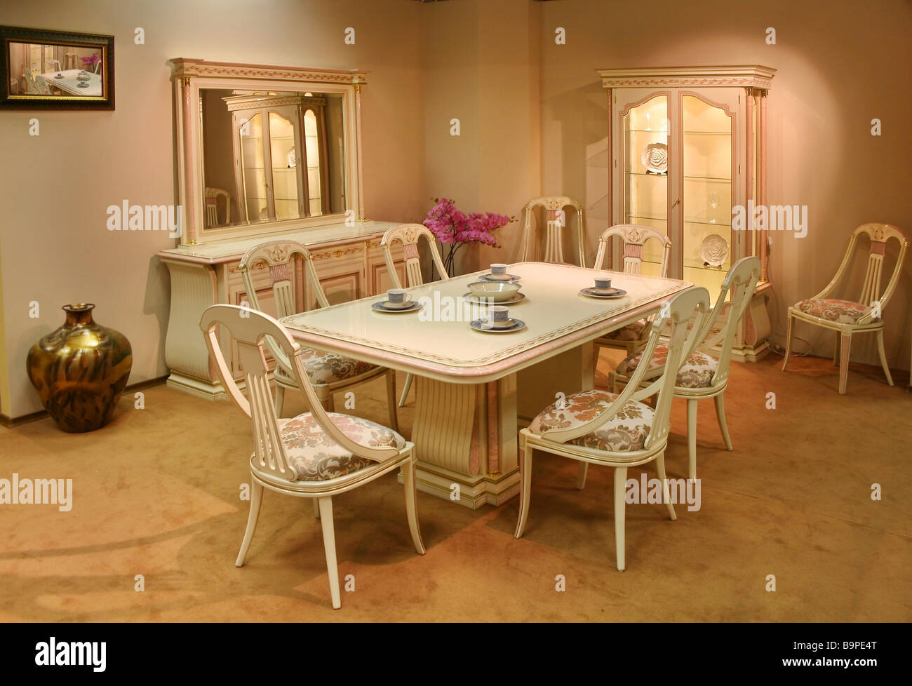 Dining parlour hi-res stock photography and images - Alamy