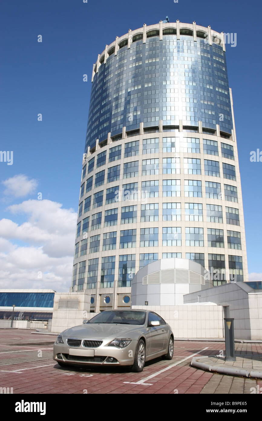 Car and office building Stock Photo - Alamy