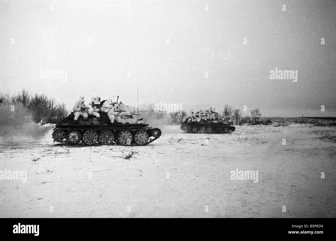 Soviet tanks attacking the enemy Stock Photo - Alamy
