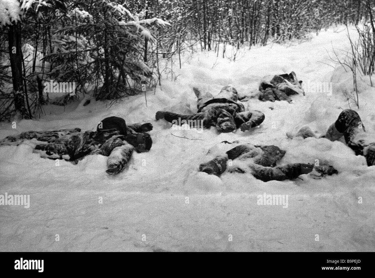 Dead Nazi soldiers on the snow Stock Photo - Alamy
