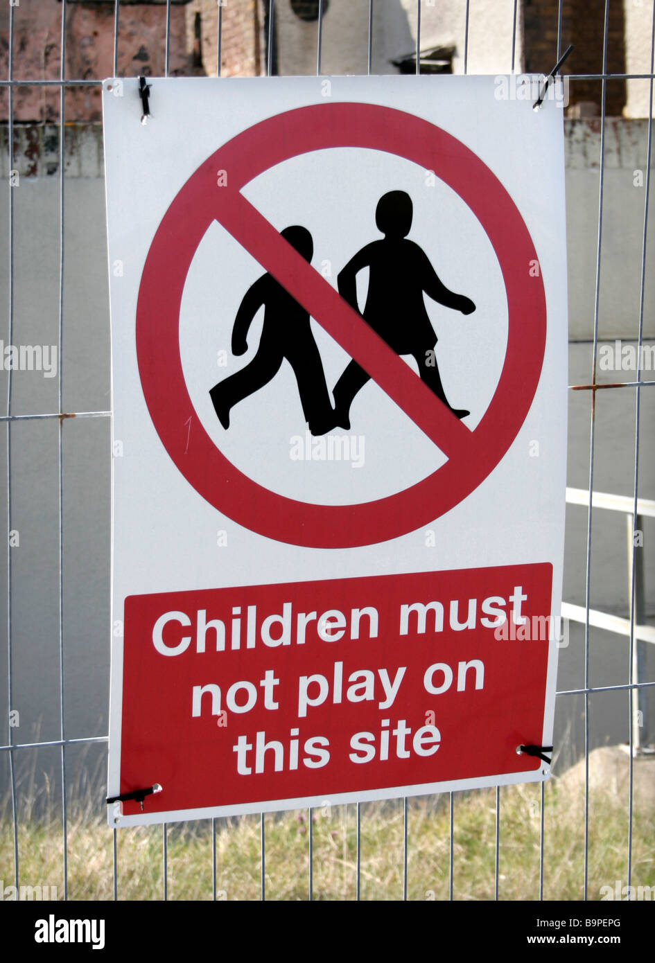 Warning sign no children hi-res stock photography and images - Alamy