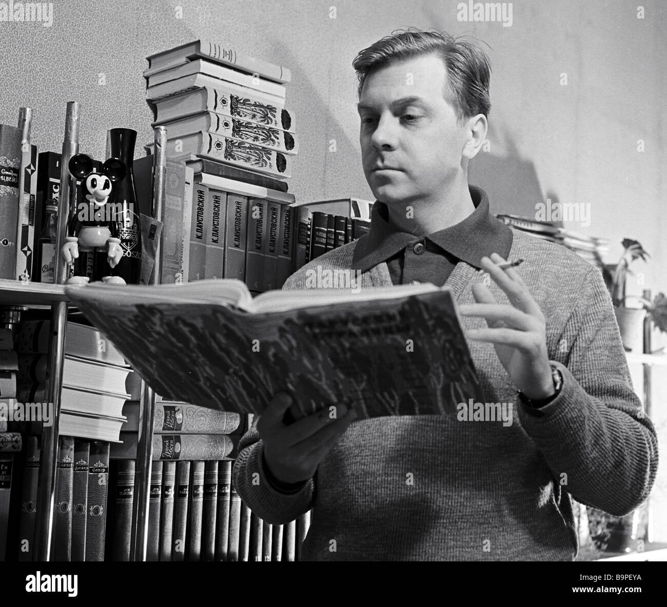 Soviet film actor Anatoly Kuznetsov Stock Photo - Alamy