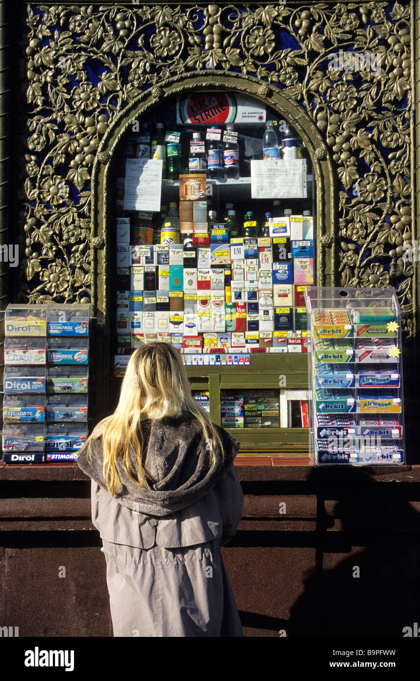 Cigarette Kiosk High Resolution Stock Photography and Images - Alamy