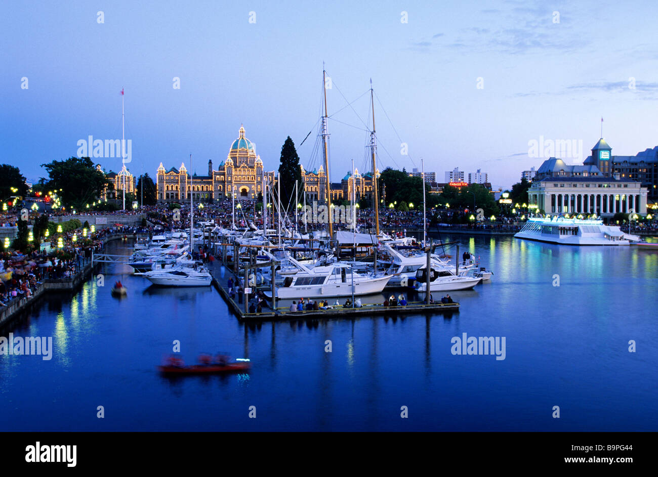 Twilight victoria harbour western hi-res stock photography and images ...