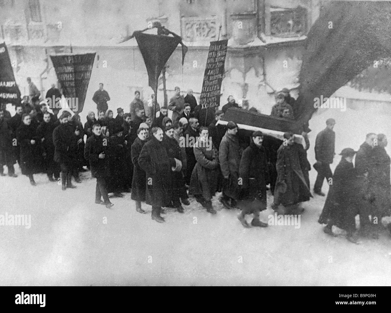 Red Guards carrying a coffin Stock Photo - Alamy