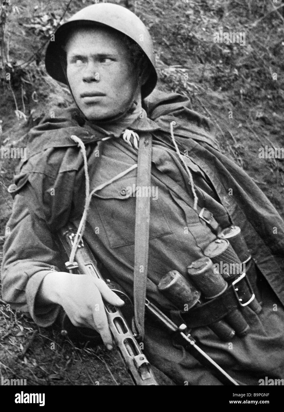 A Red Army soldier at the battlefield Stock Photo - Alamy