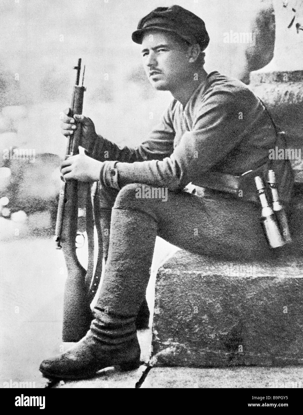 A Red Army soldier with a rifle Stock Photo - Alamy