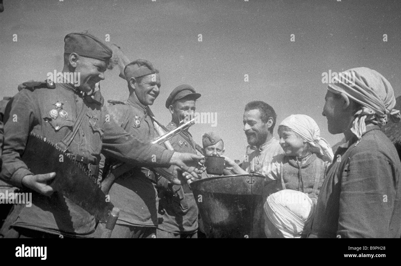 Villagers greeting soldiers liberators Stock Photo - Alamy