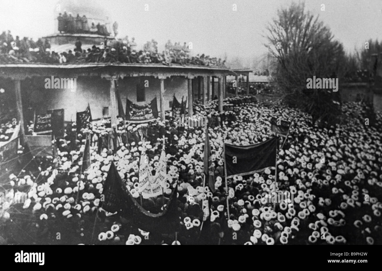 Meeting over declaration of Soviet Autonomous Turkestan Republic part ...