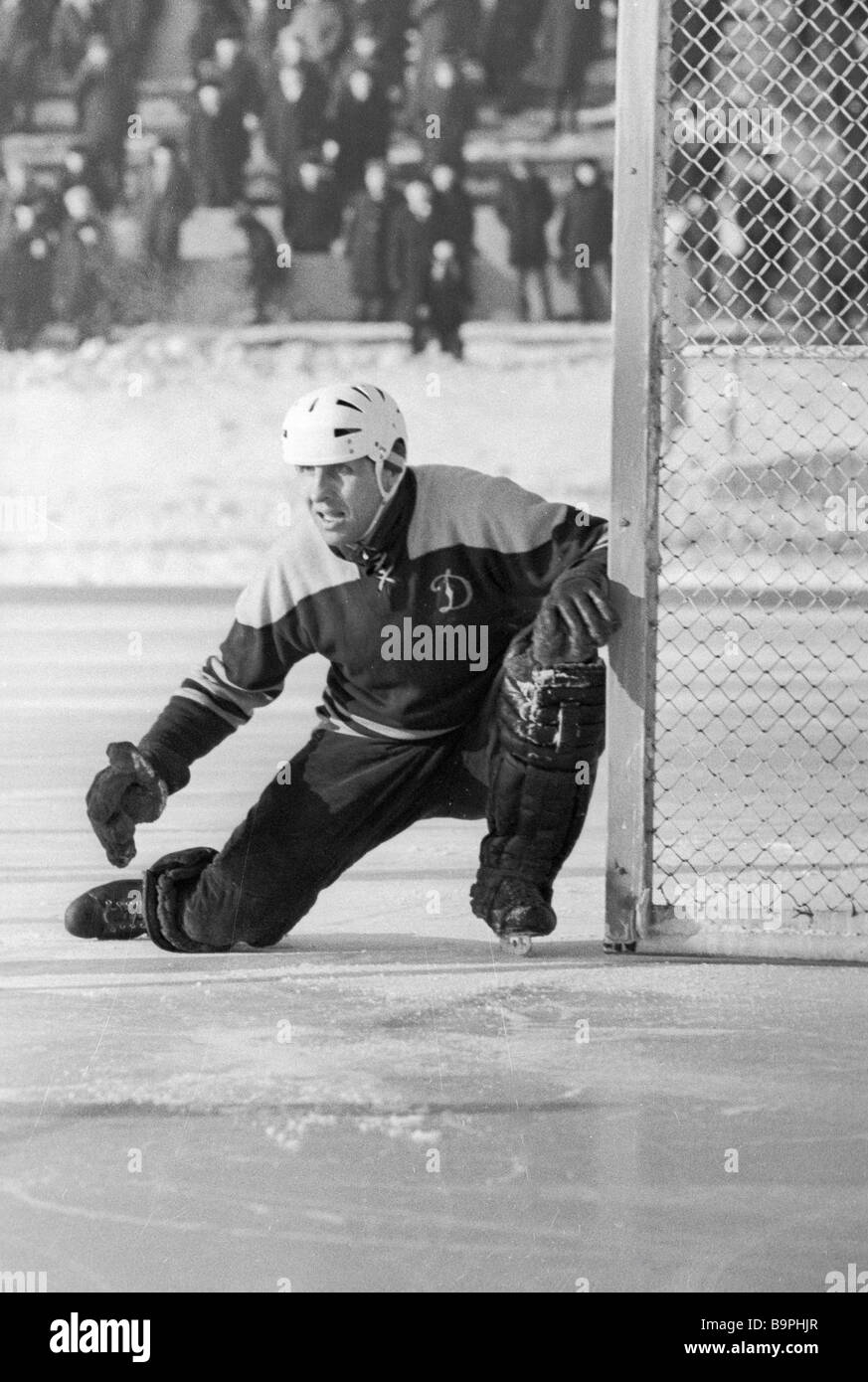 Soviet Goalkeeper High Resolution Stock Photography and Images - Alamy