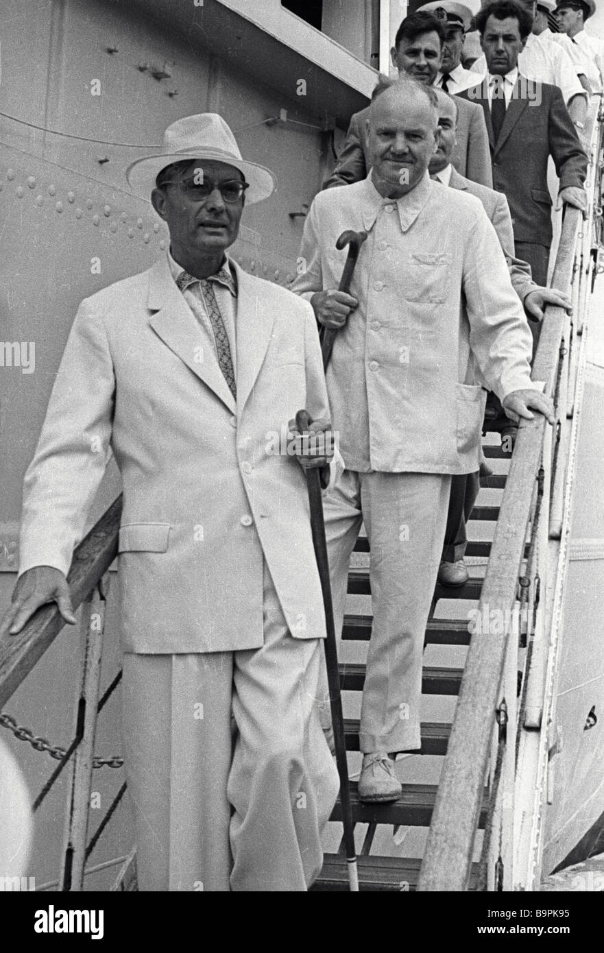 Soviet Communist Party Secretary Mikhail Suslov left and French ...