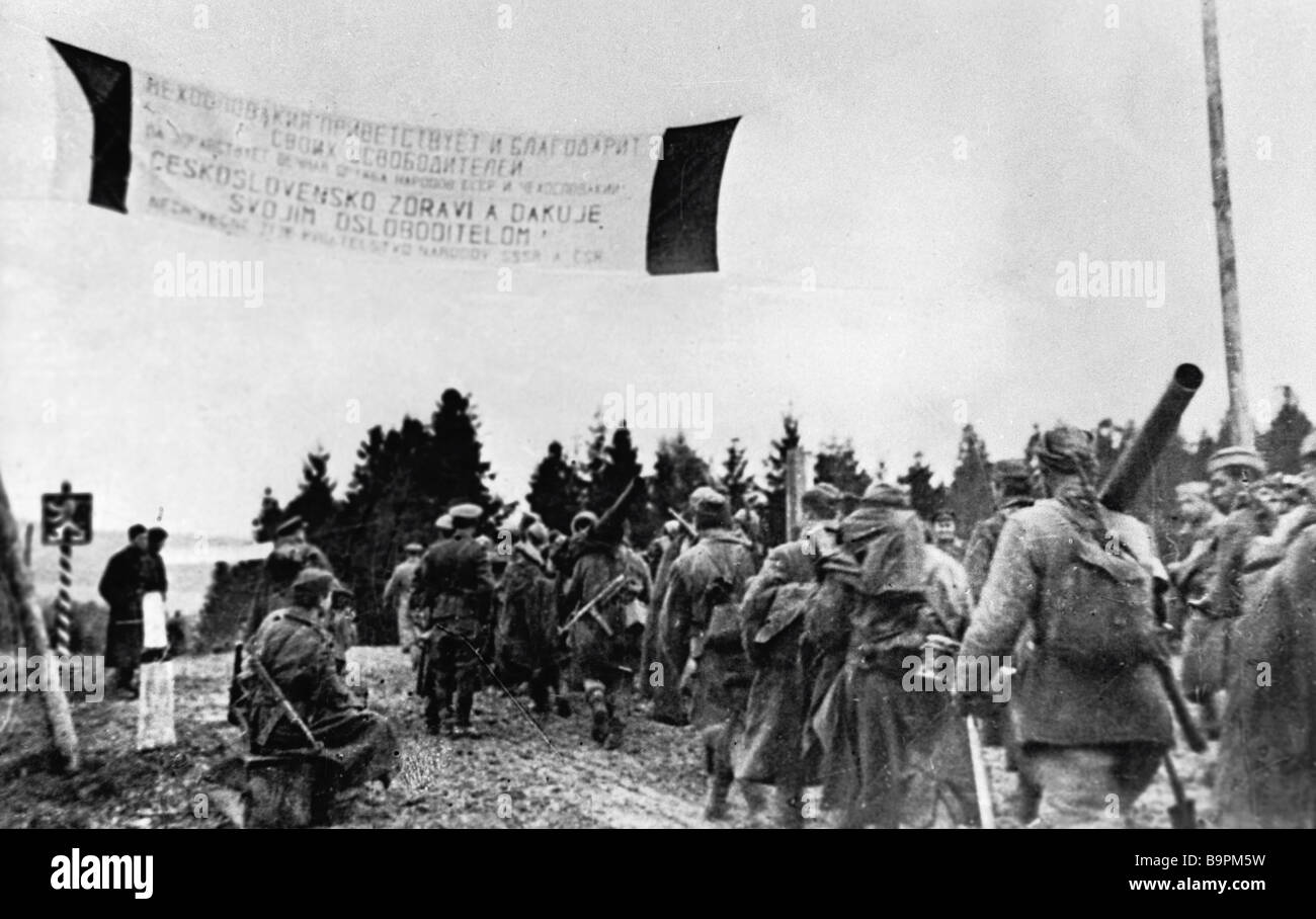 Soviet troops crossing the border of Czechoslovakia after capturing the ...