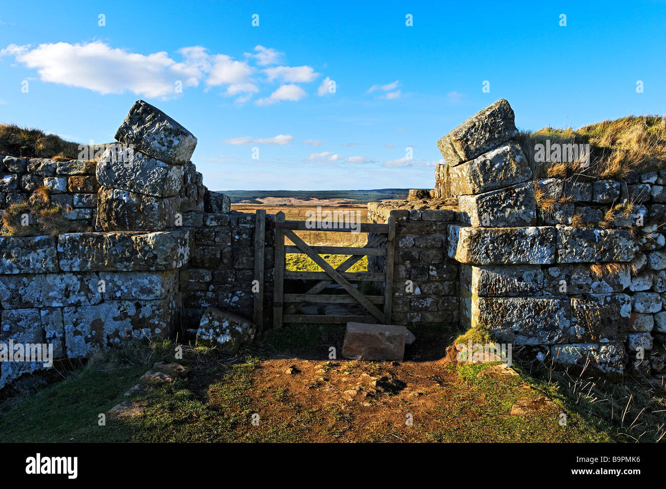 Archway at milecastle 37 on Hadrian's Wall Stock Photo - Alamy