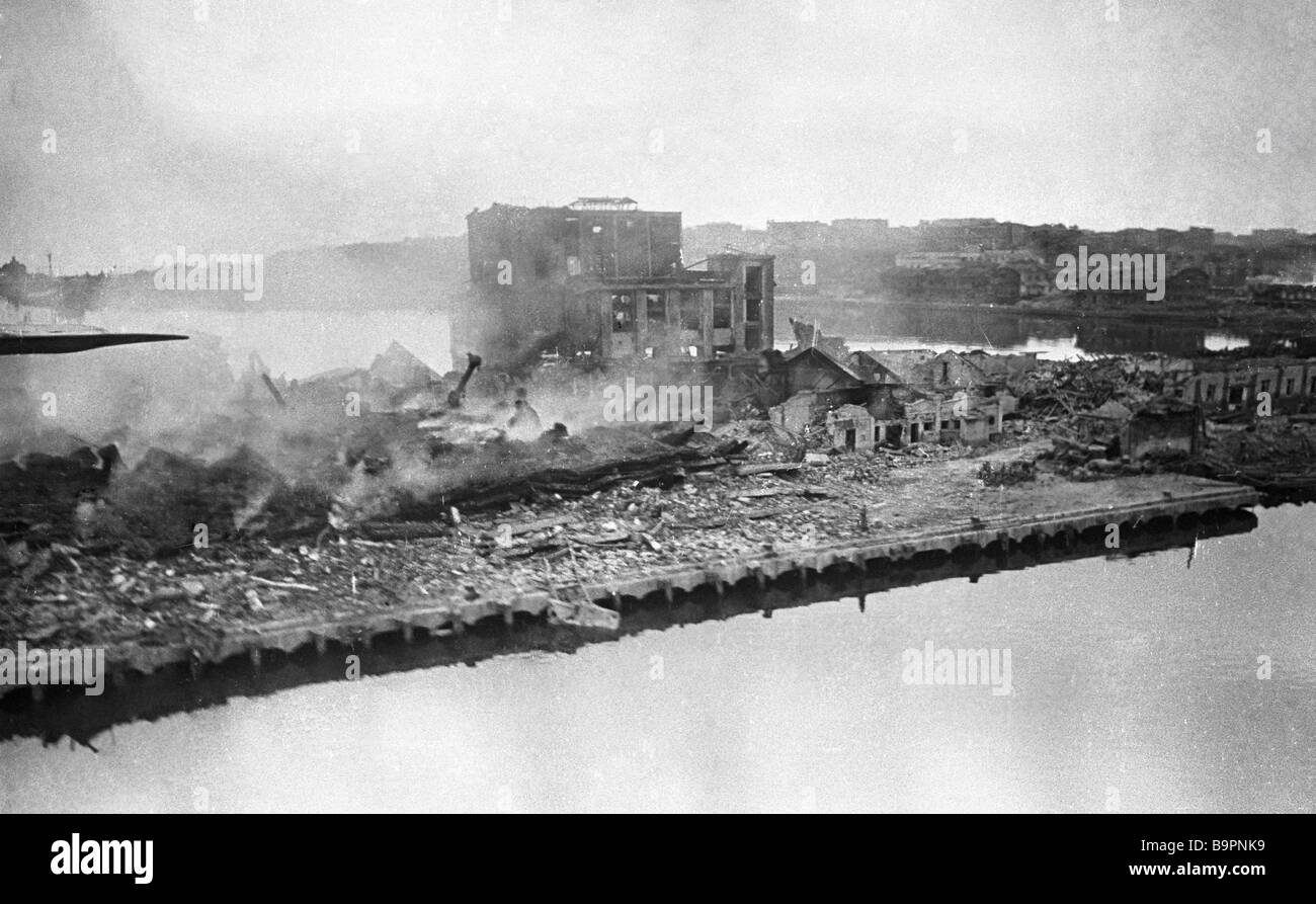 The port set on fire by the Nazis Stock Photo - Alamy