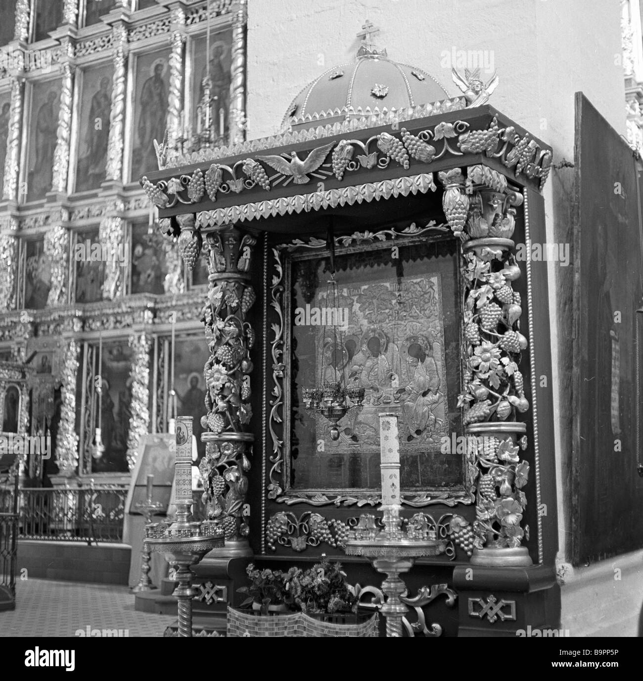 A riza plated icon in the St Trinity Cathedral Stock Photo - Alamy
