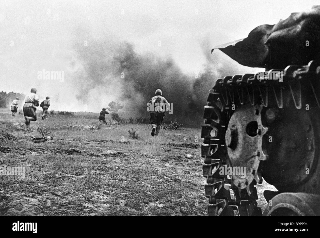 Soldiers backed by tanks rushing into attack The 1st Byelorussian Front ...