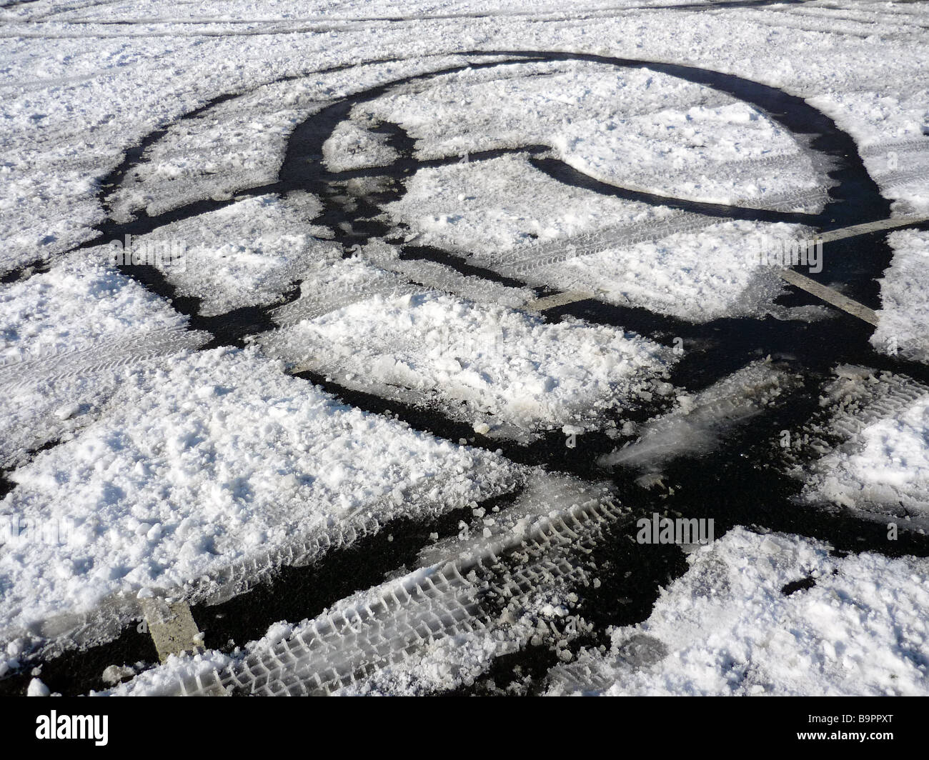 Snowing loop hi-res stock photography and images - Alamy