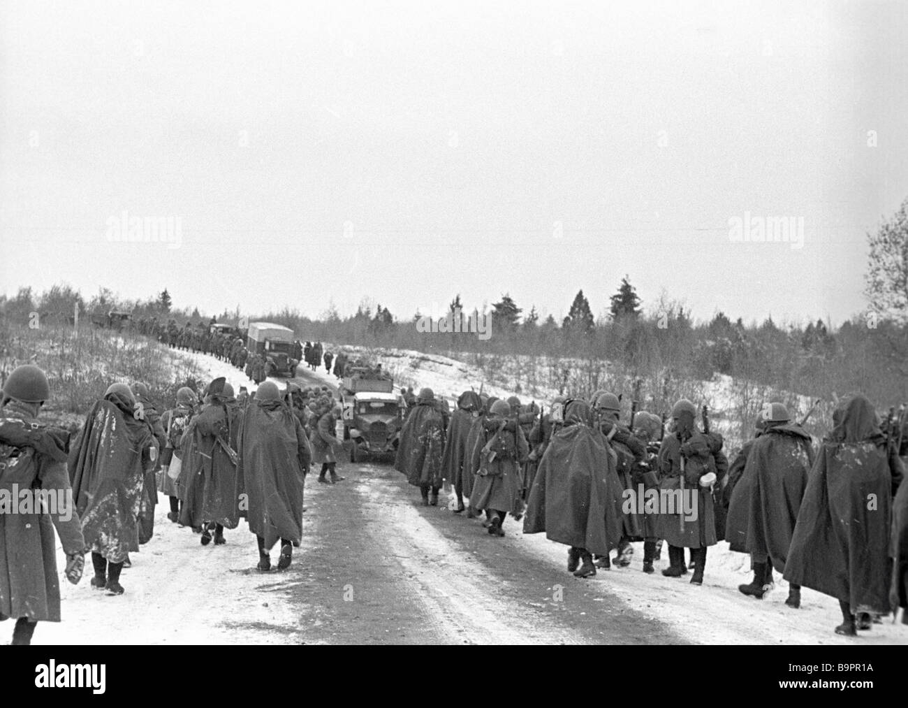Soviet soldiers marching Stock Photo - Alamy