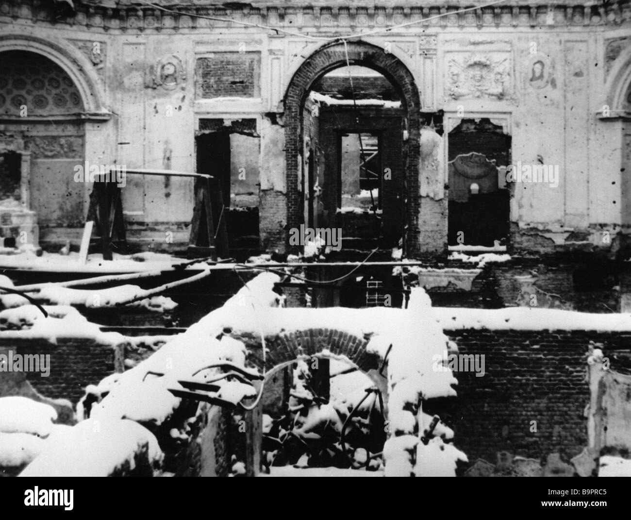 Retreating German troops left the Pavlovsk Palace Museum near St ...