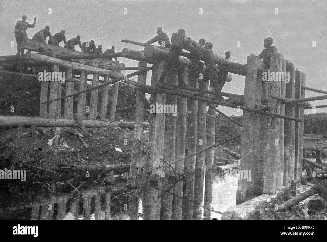 Soviet soldiers building a bridge Stock Photo - Alamy
