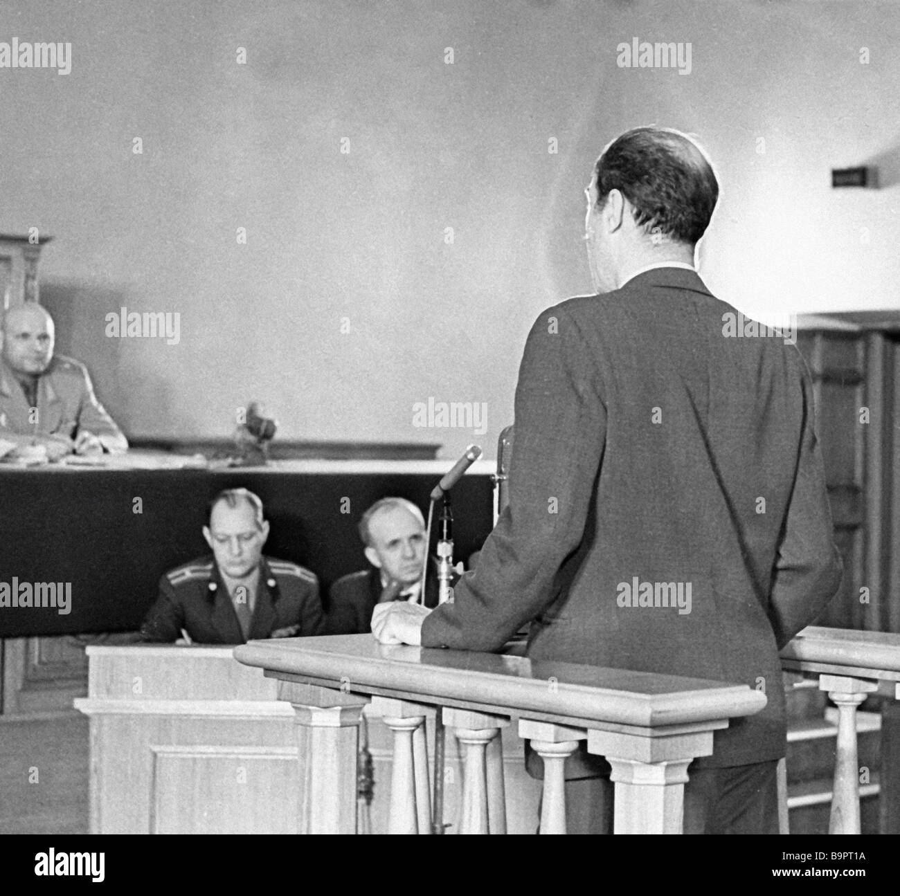 Witness V Finkelstein testifying in the court during the trial of Oleg ...