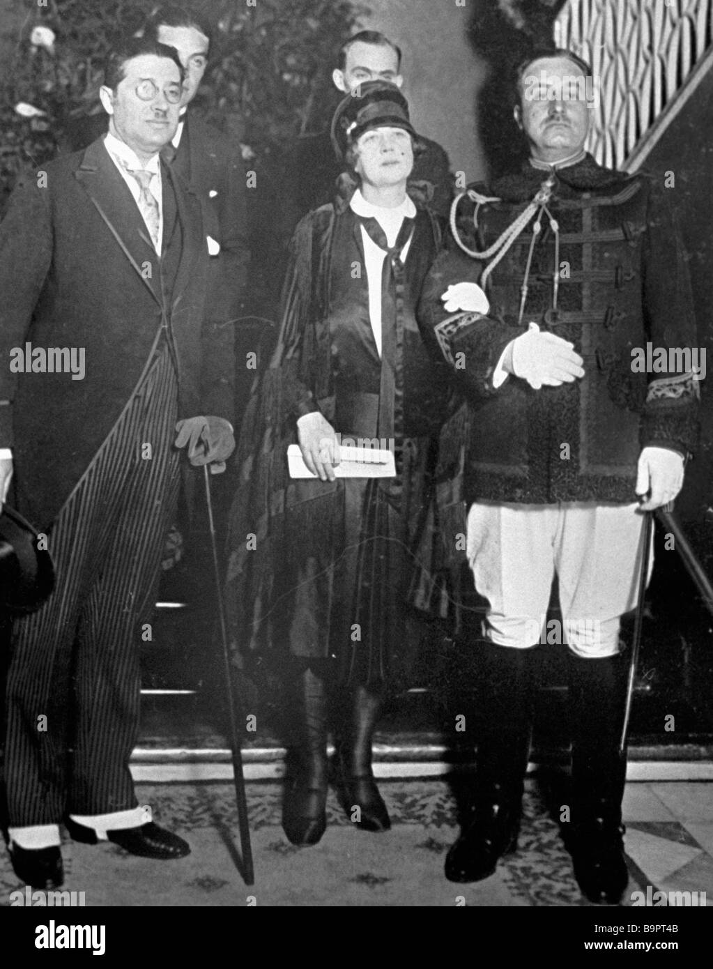 Soviet diplomat Alexandra Kollontai center after presenting credentials ...