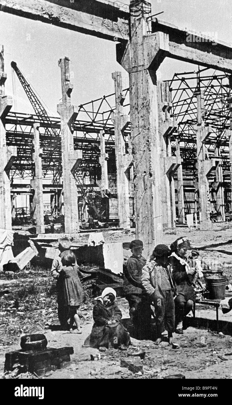 Children Wwii Homeless High Resolution Stock Photography and Images - Alamy