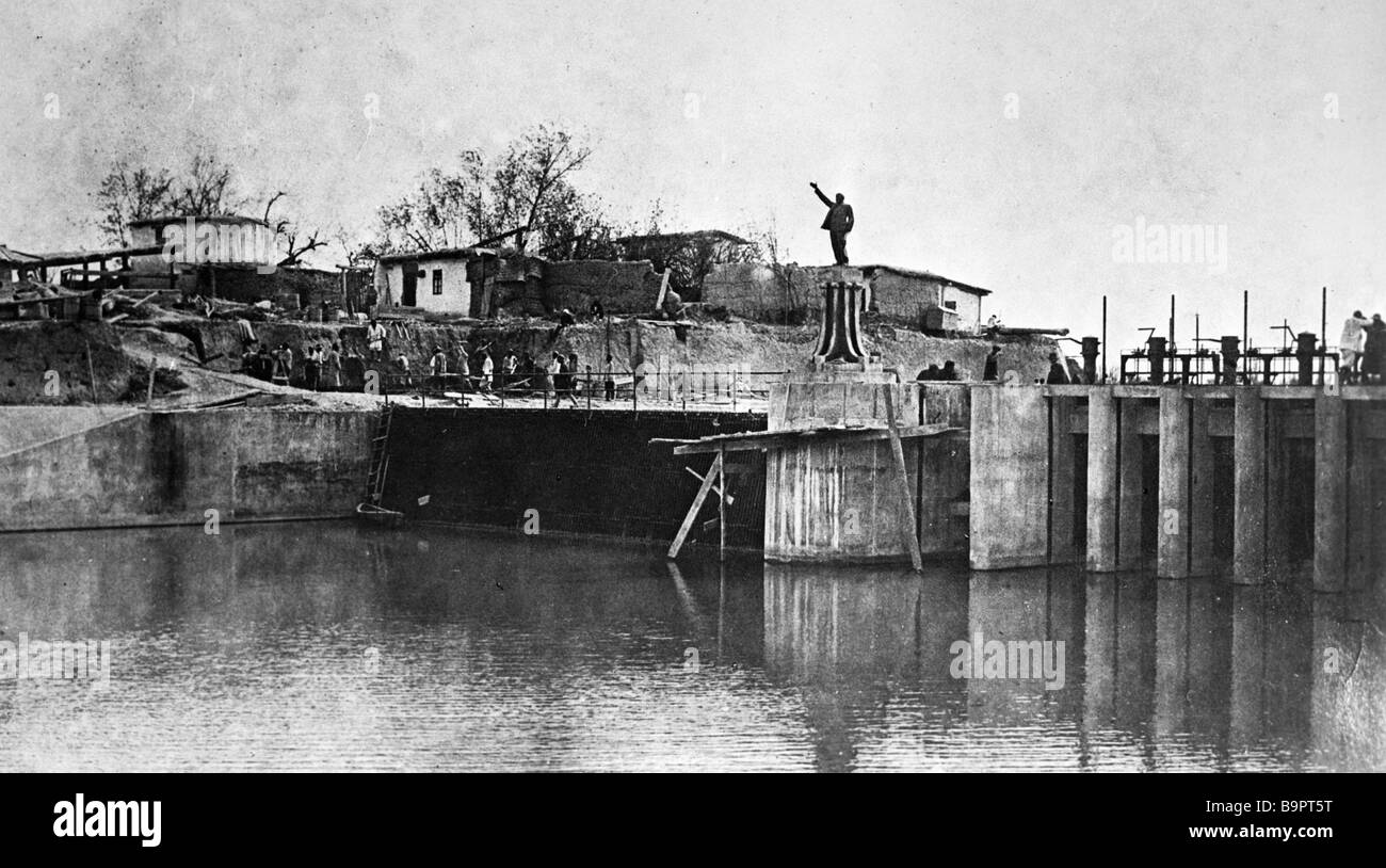 General view of the Bozsuiskaya hydro near Tashkent Built according to ...